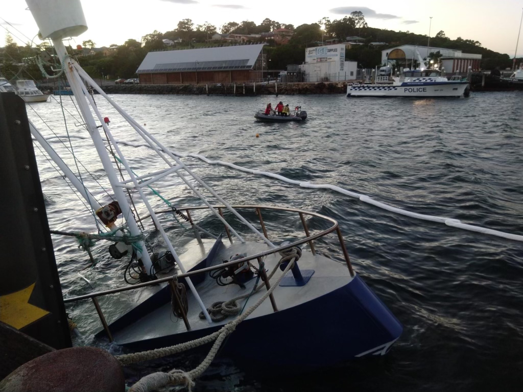 Fishing trawler filled with 50 tonnes of salmon sinks | SalmonBusiness